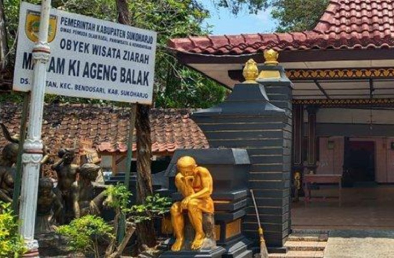Wisata Religi DI Makam Balakan